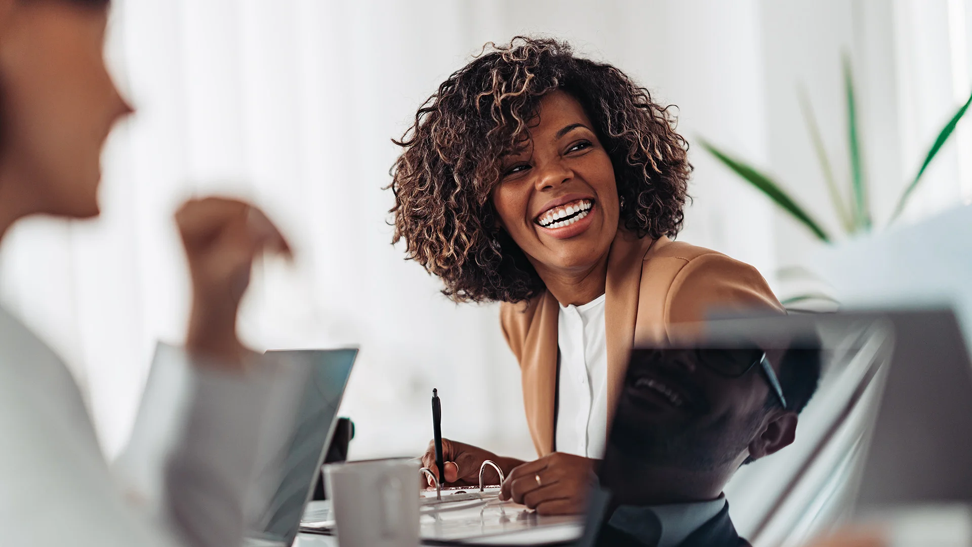 A New Study Shows a Smile (Even If It's Fake) Instantly Reduces Stress ...