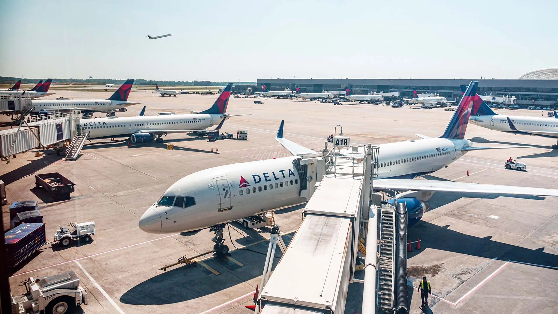 A Delta Air Lines Pilot Noticed a Scared Young Passenger on Board His ...