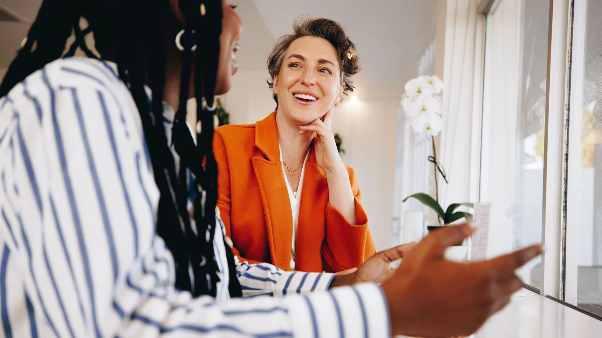 How to Tune Into Your Nonverbal Leadership Signals