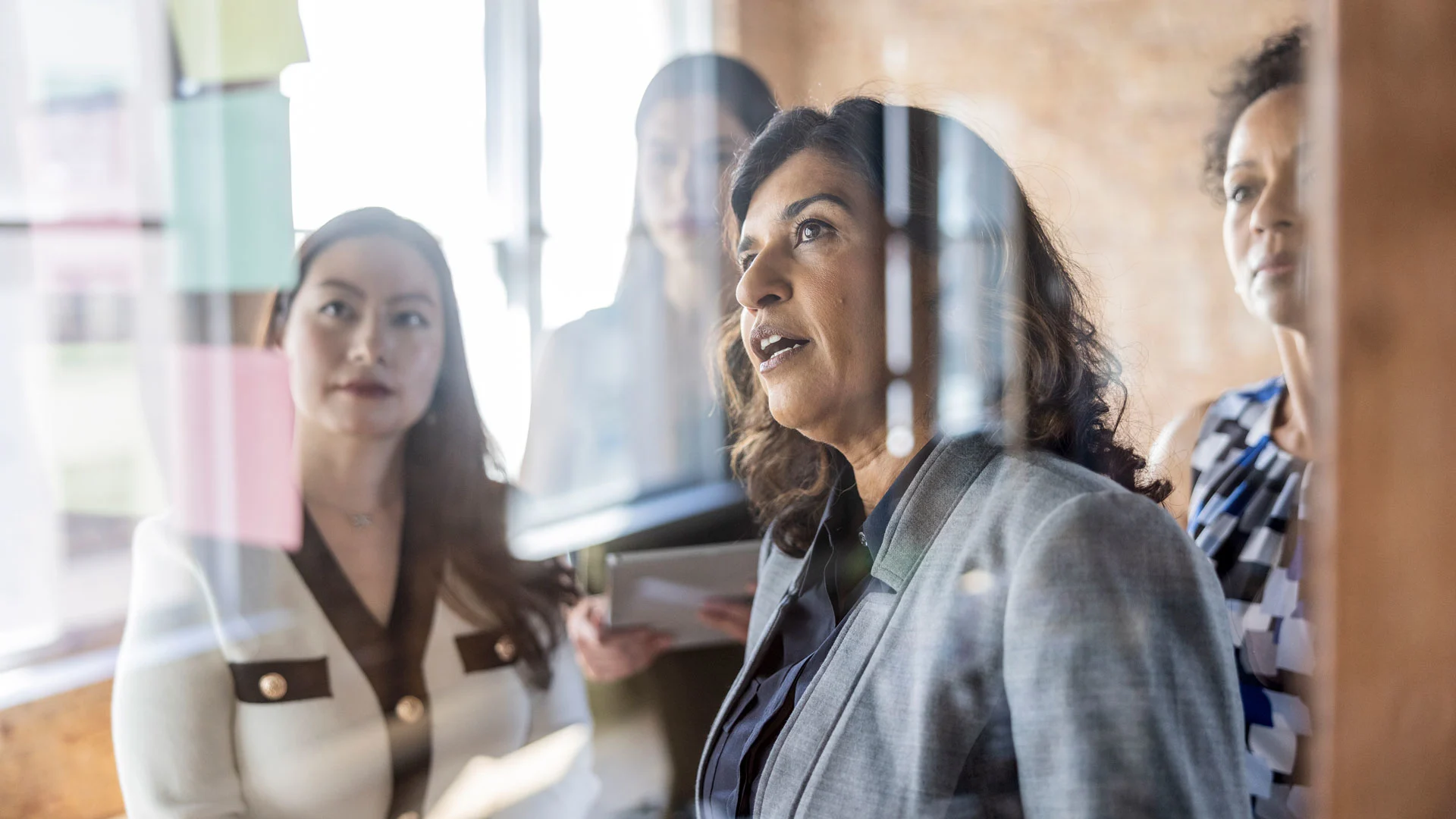 3 Major Hints That Point to a Leader People Will Follow