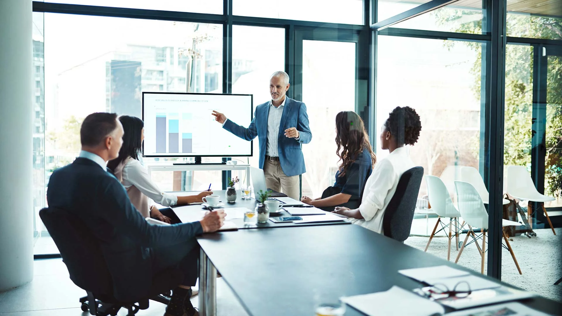 3 Signs That Someone Is Interested in Your Pitch Based on Body Language