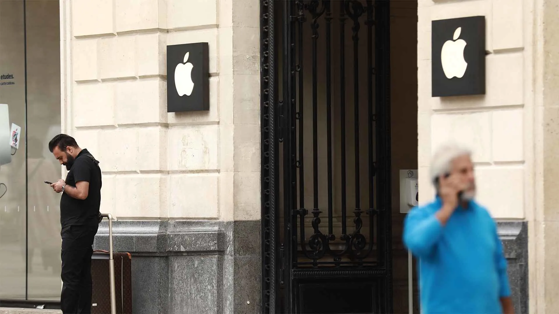 Apple Heads Off EU Antitrust Penalties by Opening its Payment System