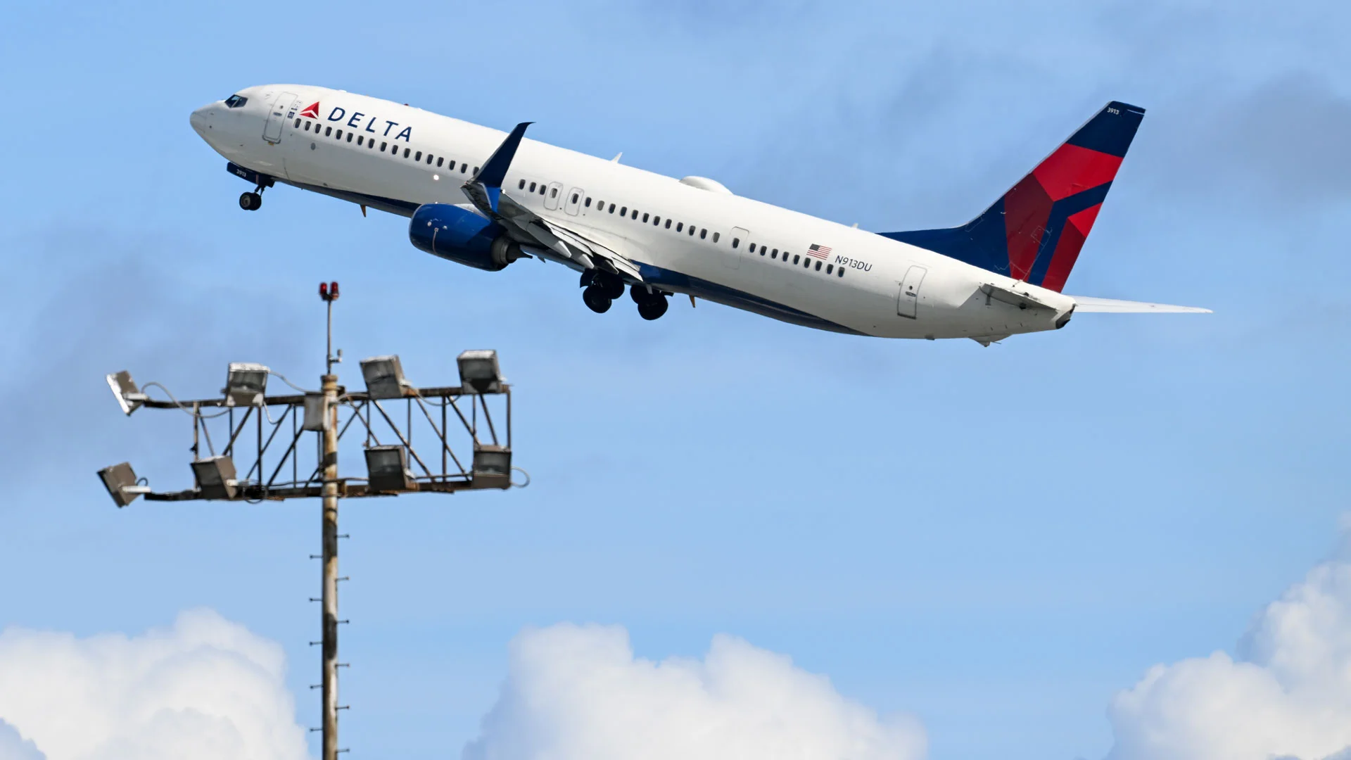 A Delta Air Lines Pilot Wanted an Epic Last Day of Work. The Plan He ...