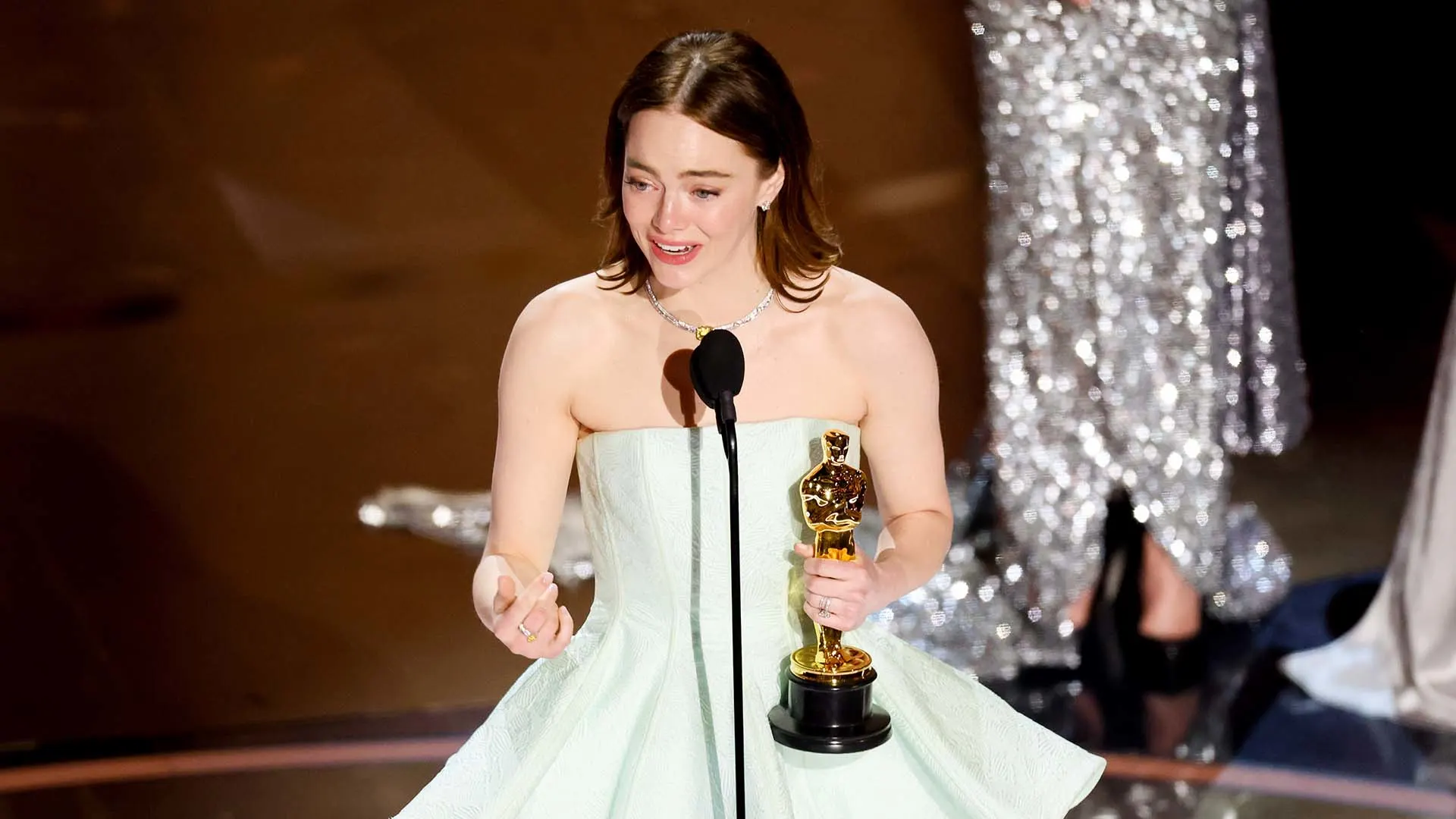 Emma Stone's Bold Oscar Acceptance Speech Is a Must-Watch for Workplace ...