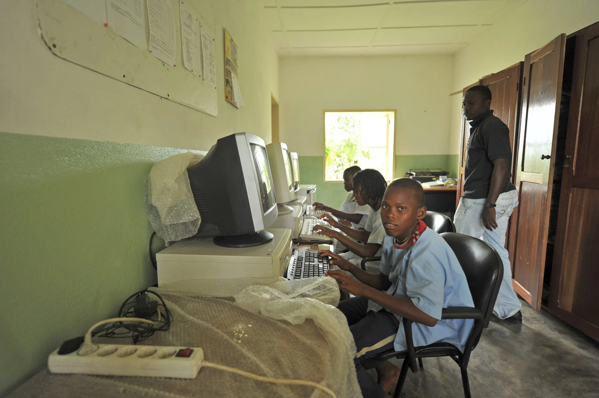 How This Company Plans to Turn Smartphones into Laptops for the ...