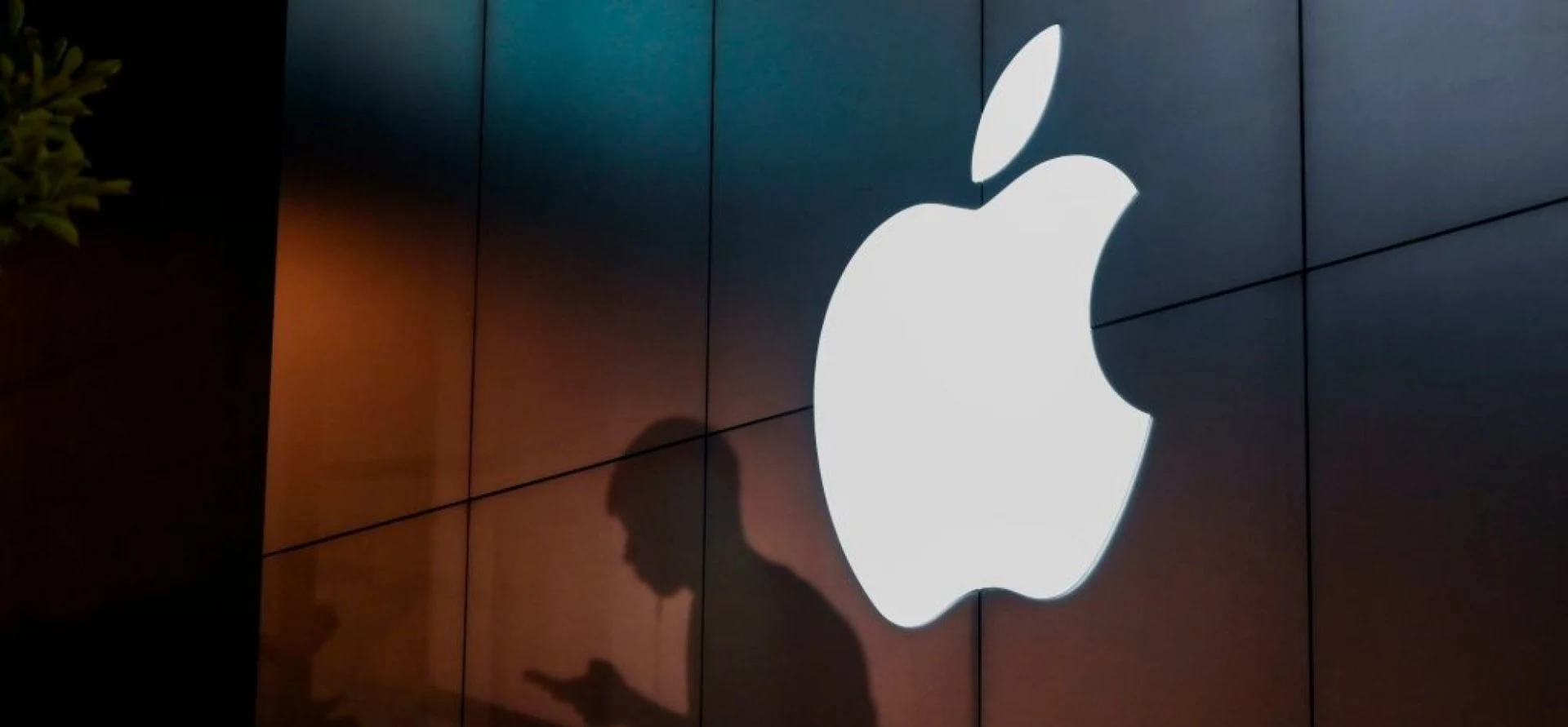 Apple's Retention Strategy Is Incentivizing Staff to Leave