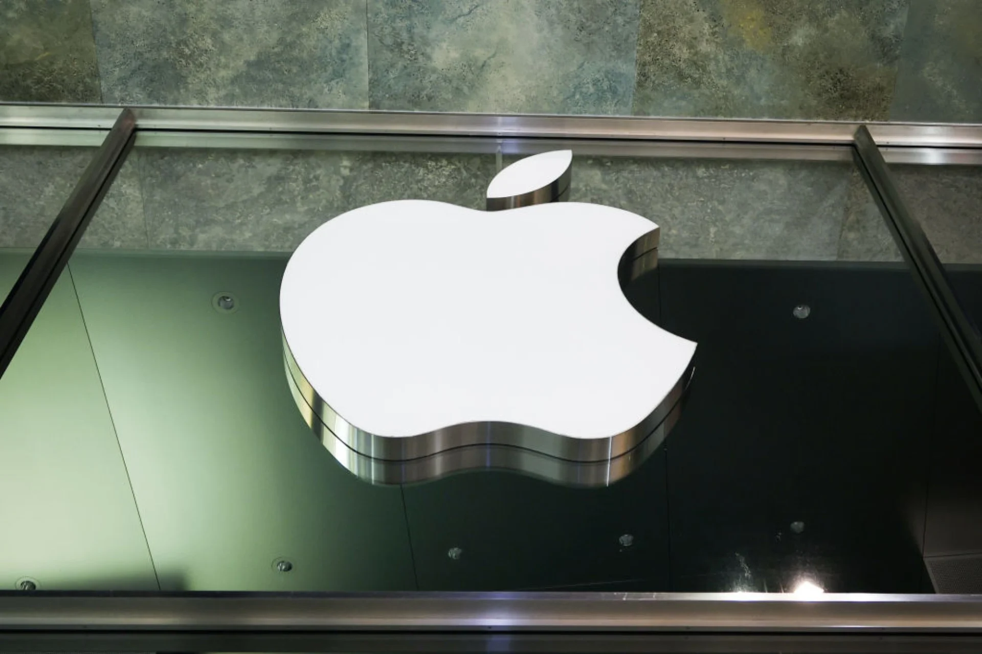 After 22 Years, Apple's Very First Retail Store Is Reopening Its Doors ...
