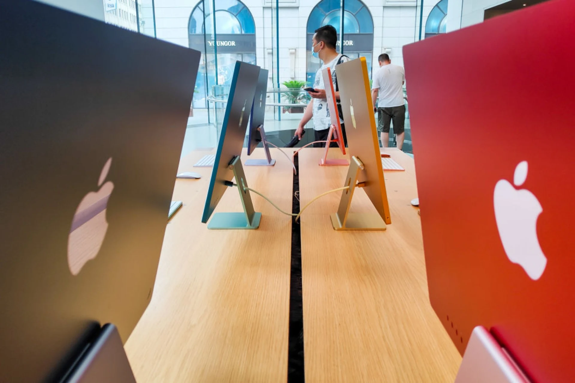 Apple Keeps Selling More Macs. Now It's Making It Easier to Learn How ...
