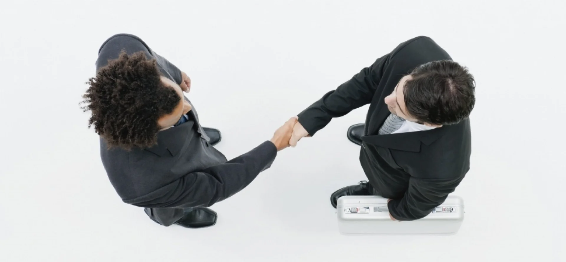 Gain People's Trust With These 5 Body Language Secrets