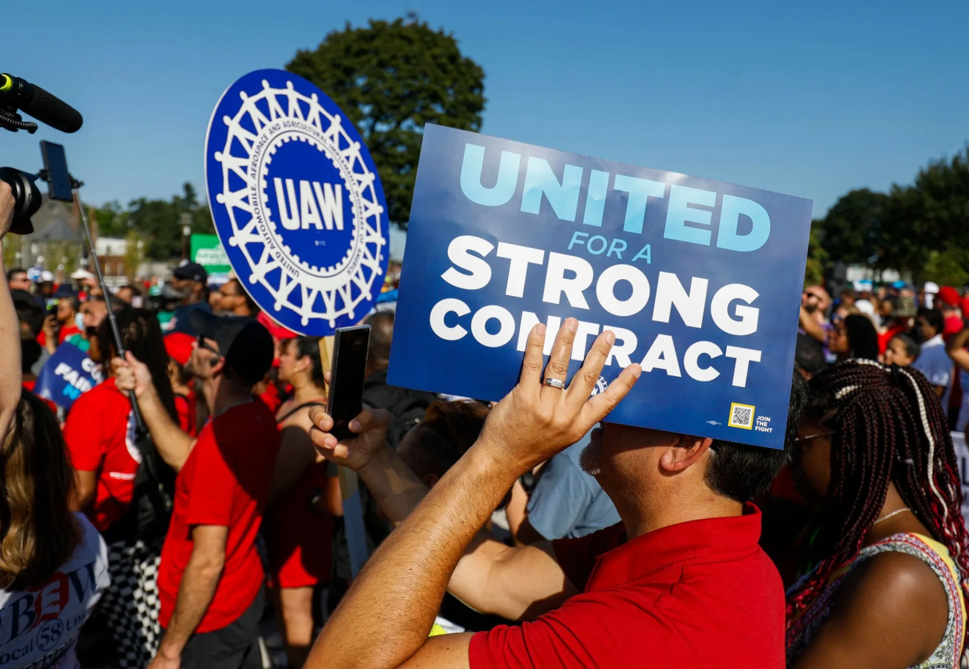 UAW Commits $40 Million to Organizing U.S. Auto, EV Battery Workers