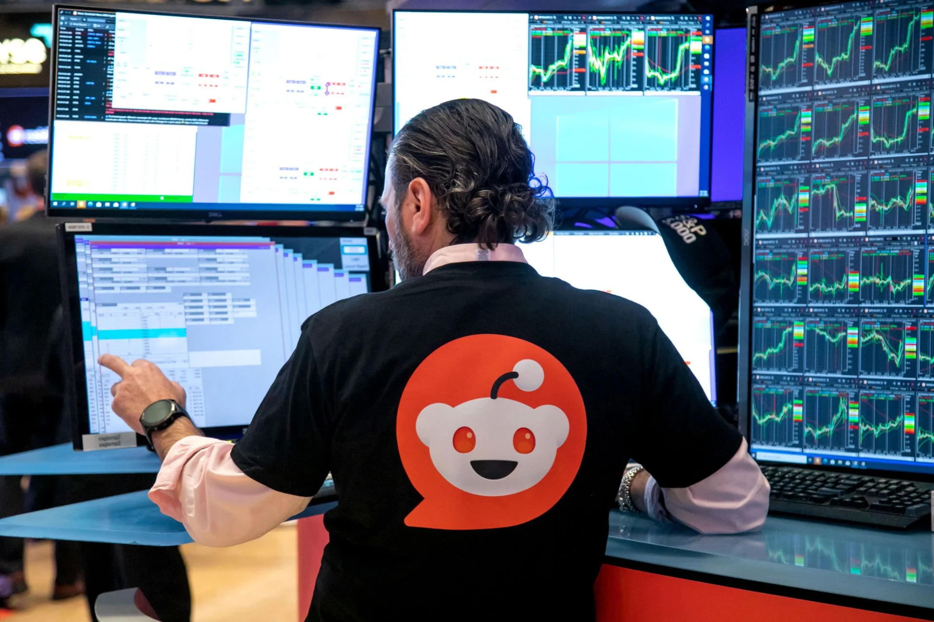 Reddit Shares Open 38 Percent Above IPO Price in Robust Market Debut