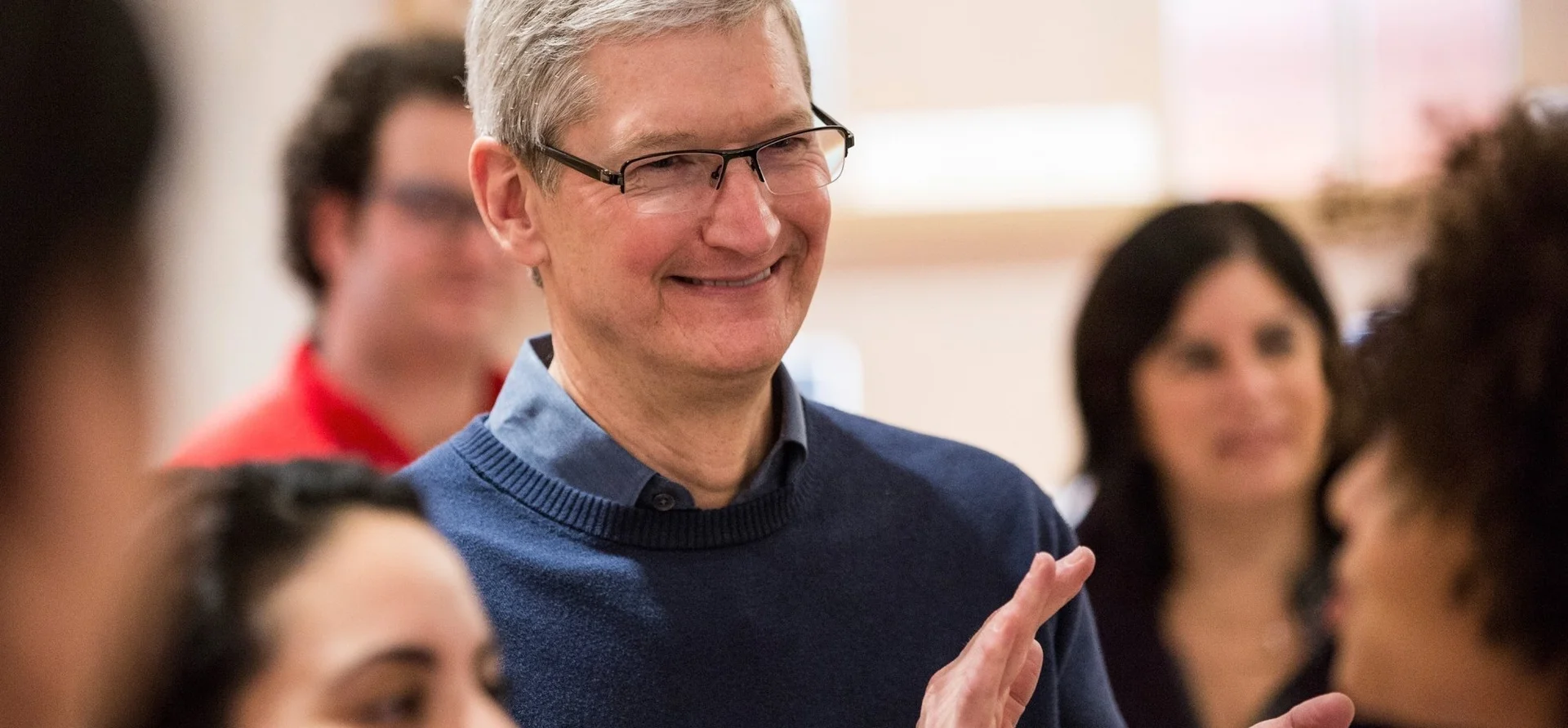 Apple's Revenue Drops as iPhone Sales Stall, But Its Cash Reserves Are ...