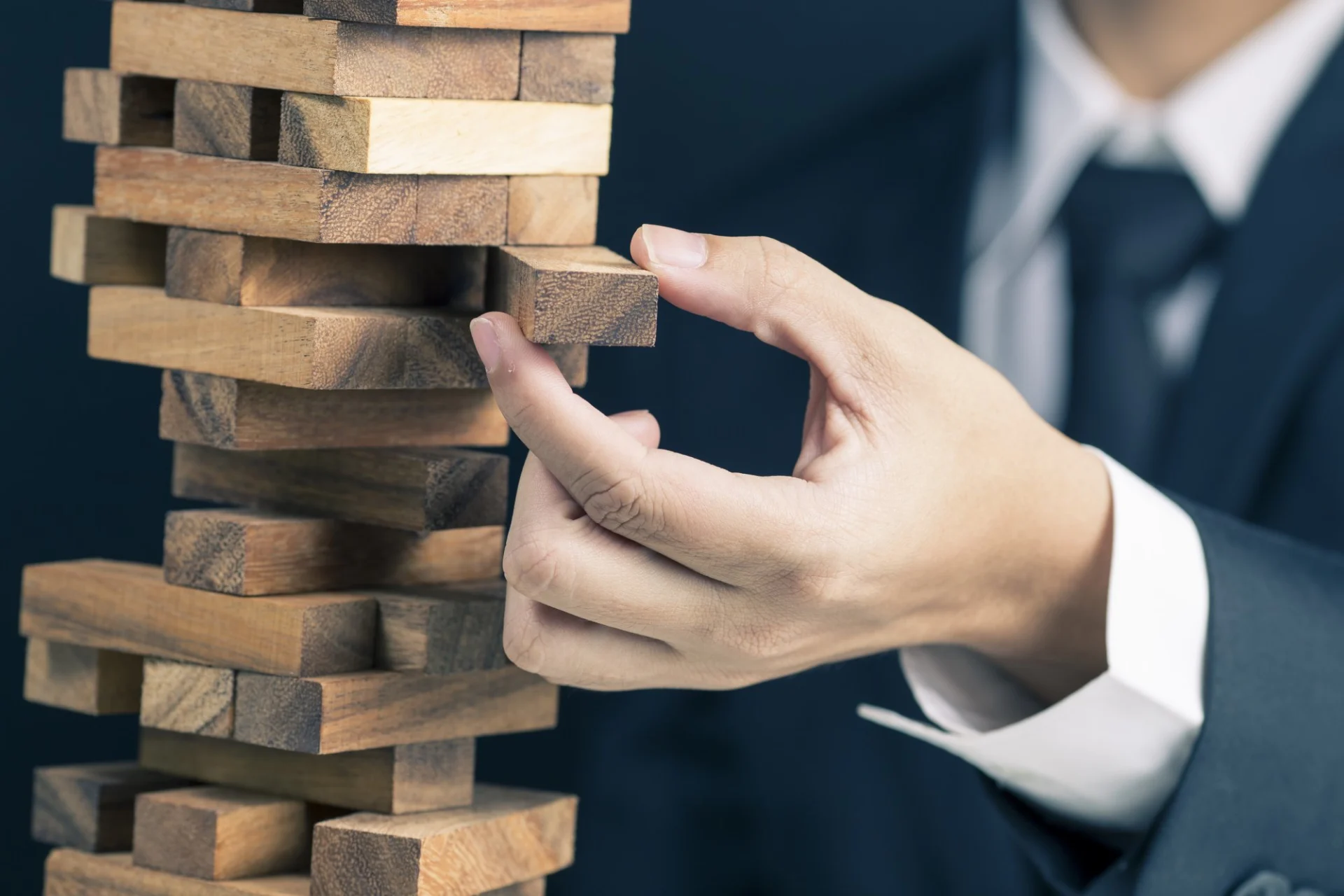 6 Powerful Ways to Make Anyone Into A Great Leader
