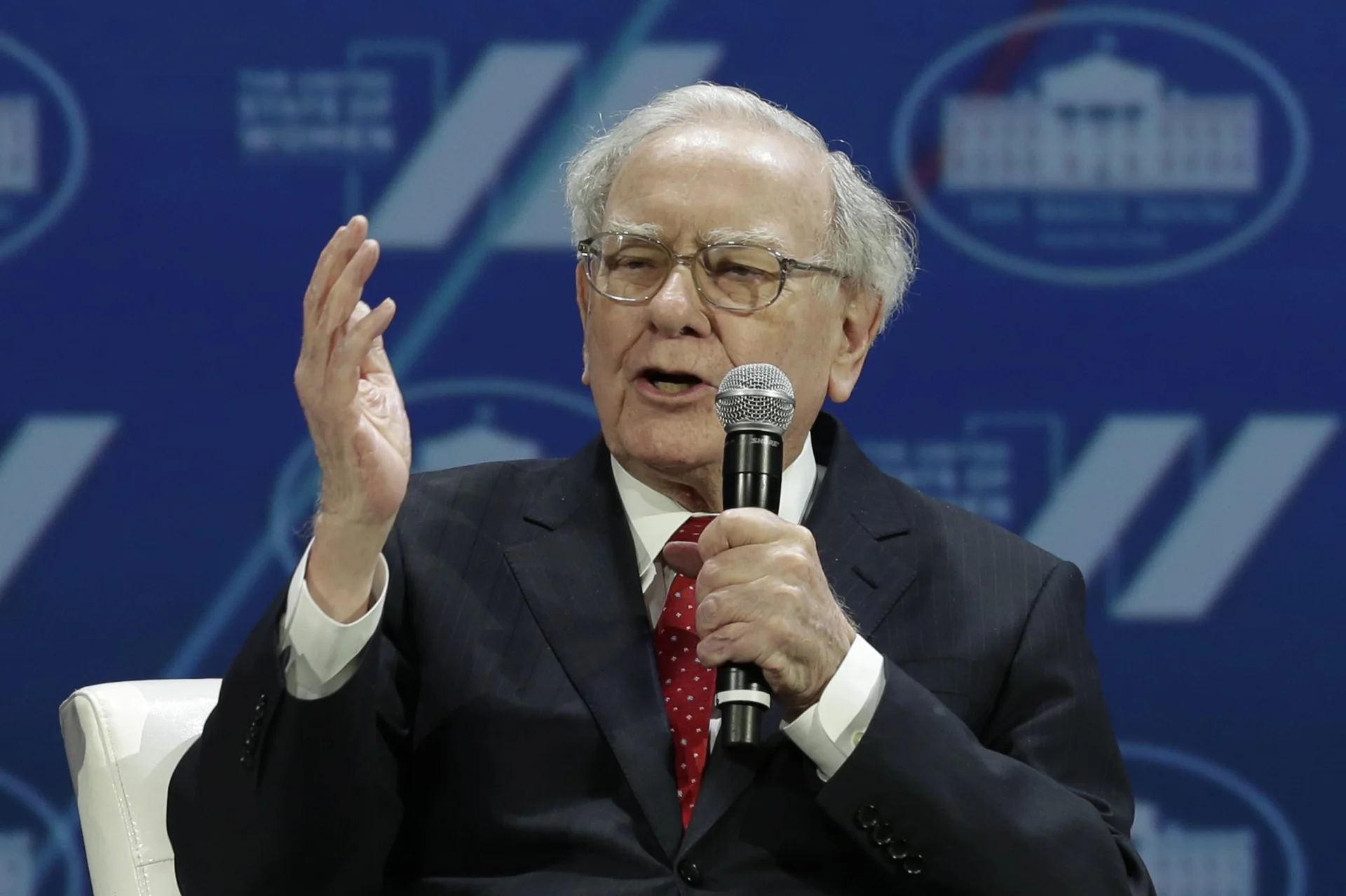 The Two Ways Warren Buffett Will Judge the Trump Presidency
