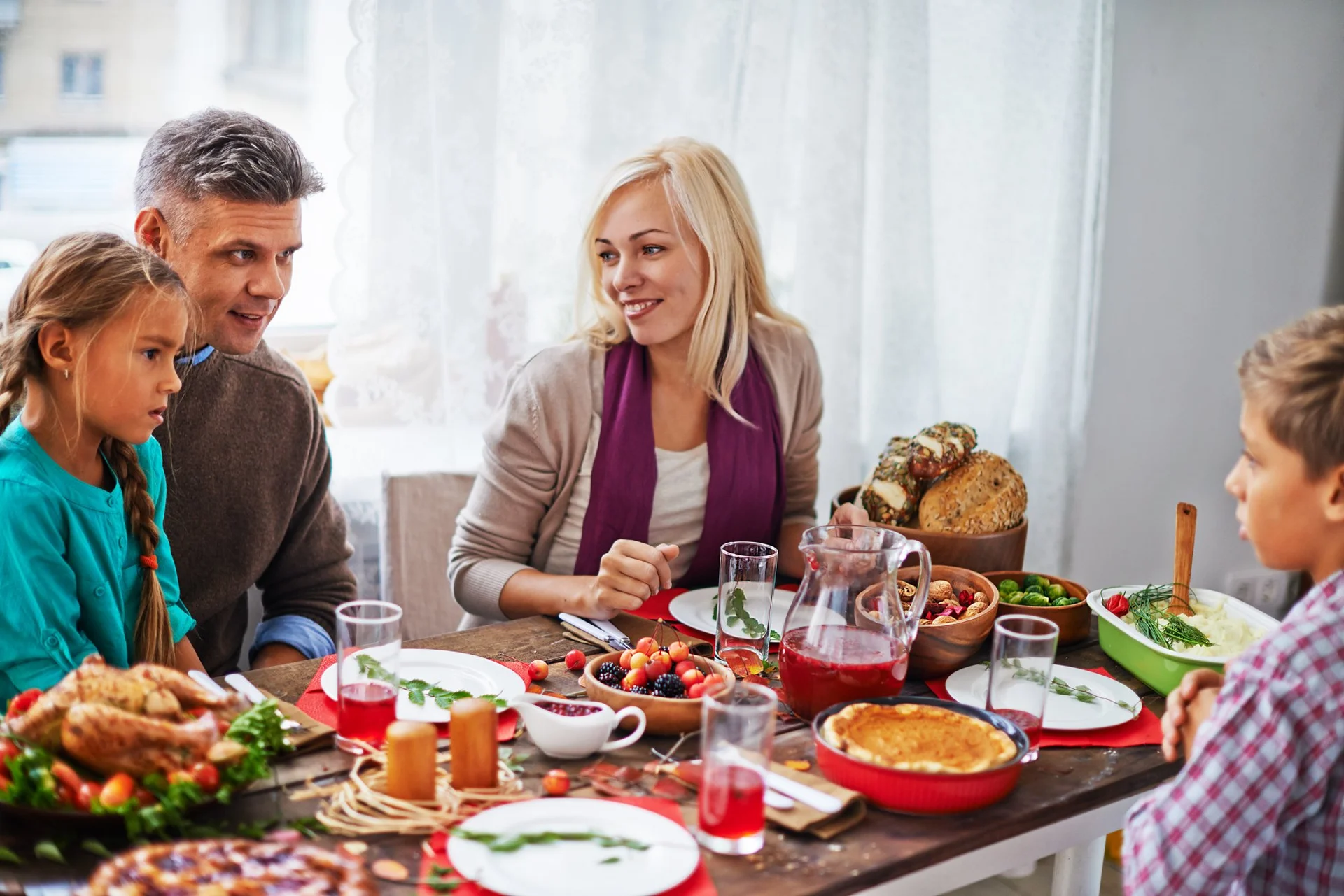 A Happiness Guru's Tips for Surviving Thanksgiving With Your Obnoxious ...
