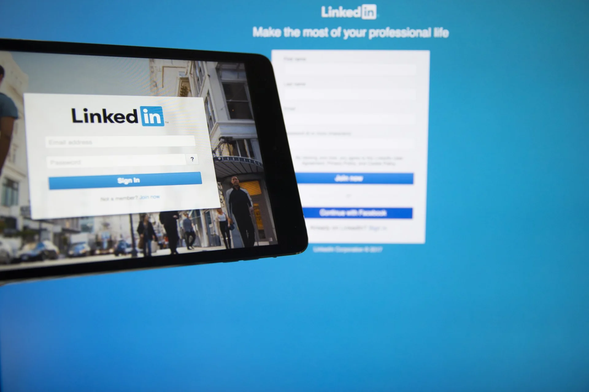 Here's How You Can Boost Your Company's Credibility on LinkedIn