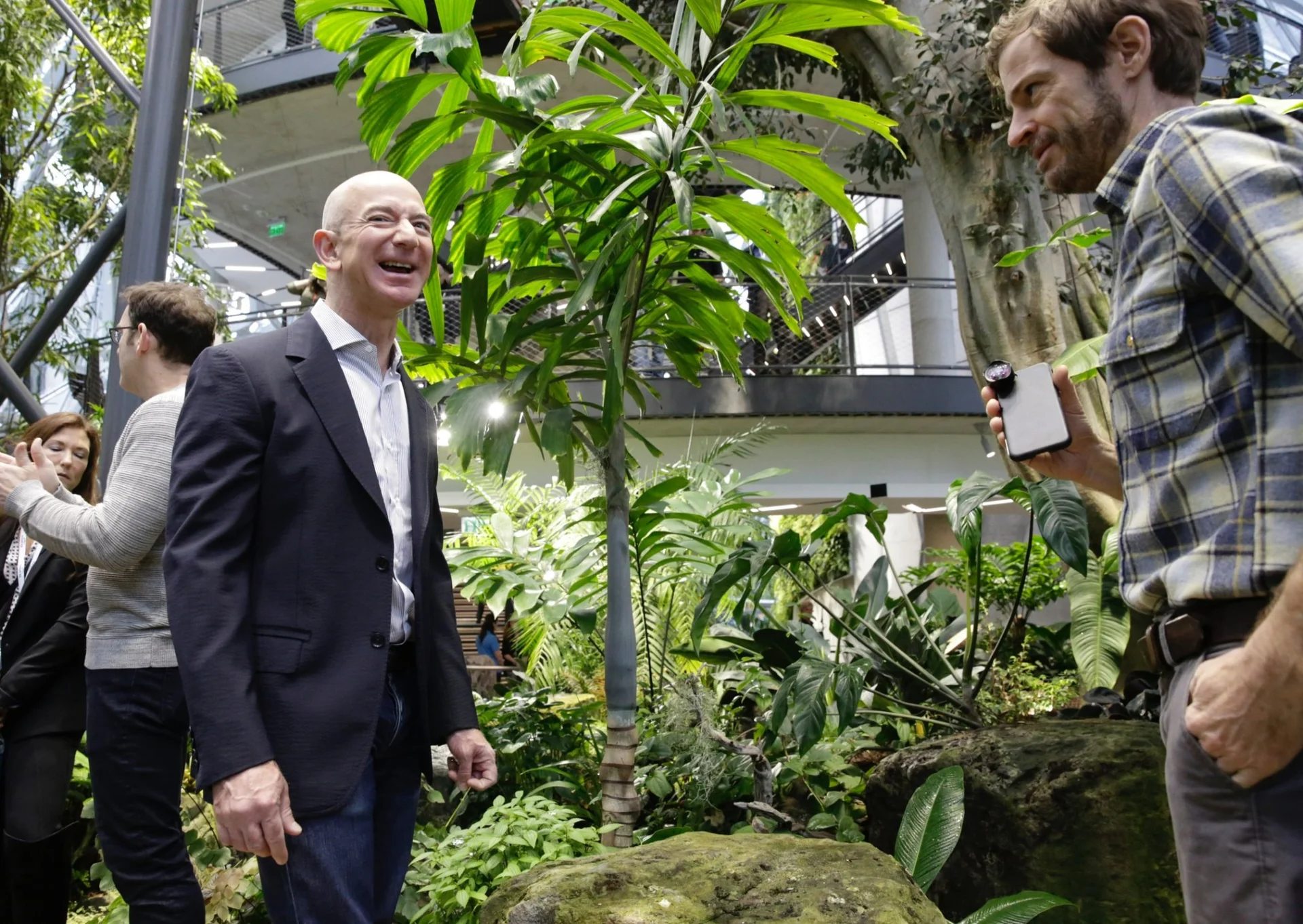 Amazon's New Campus Includes a Tropical Forest in Downtown Seattle ...