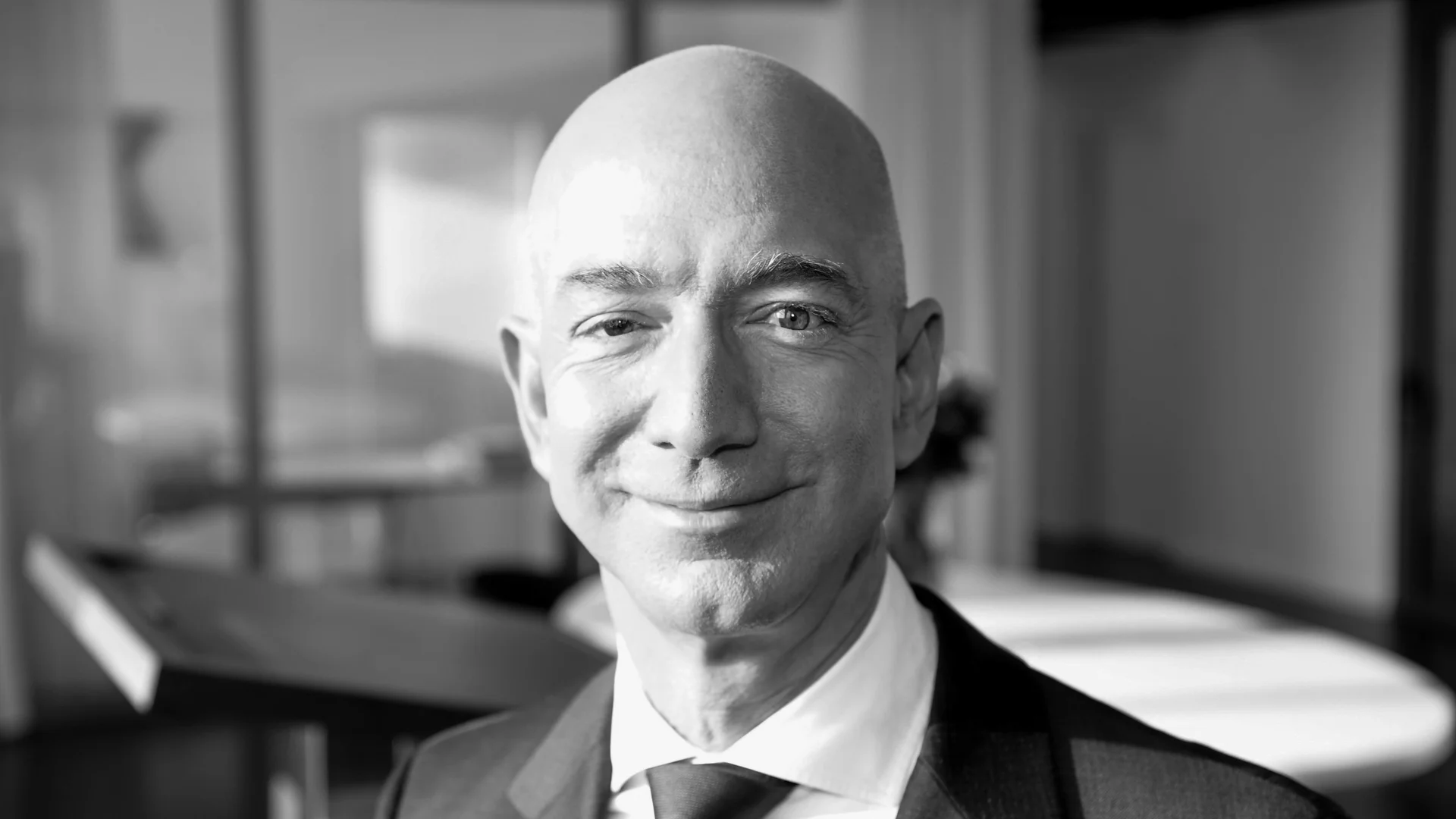 Jeff Bezos's Instagram Posts Are a Lesson in How to Respond to a Crisis
