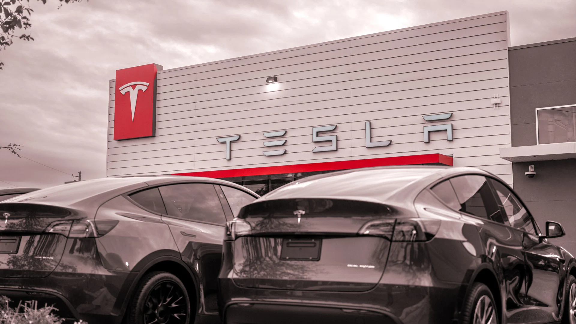 Tesla Cuts Prices on Cars and Self-Driving Systems