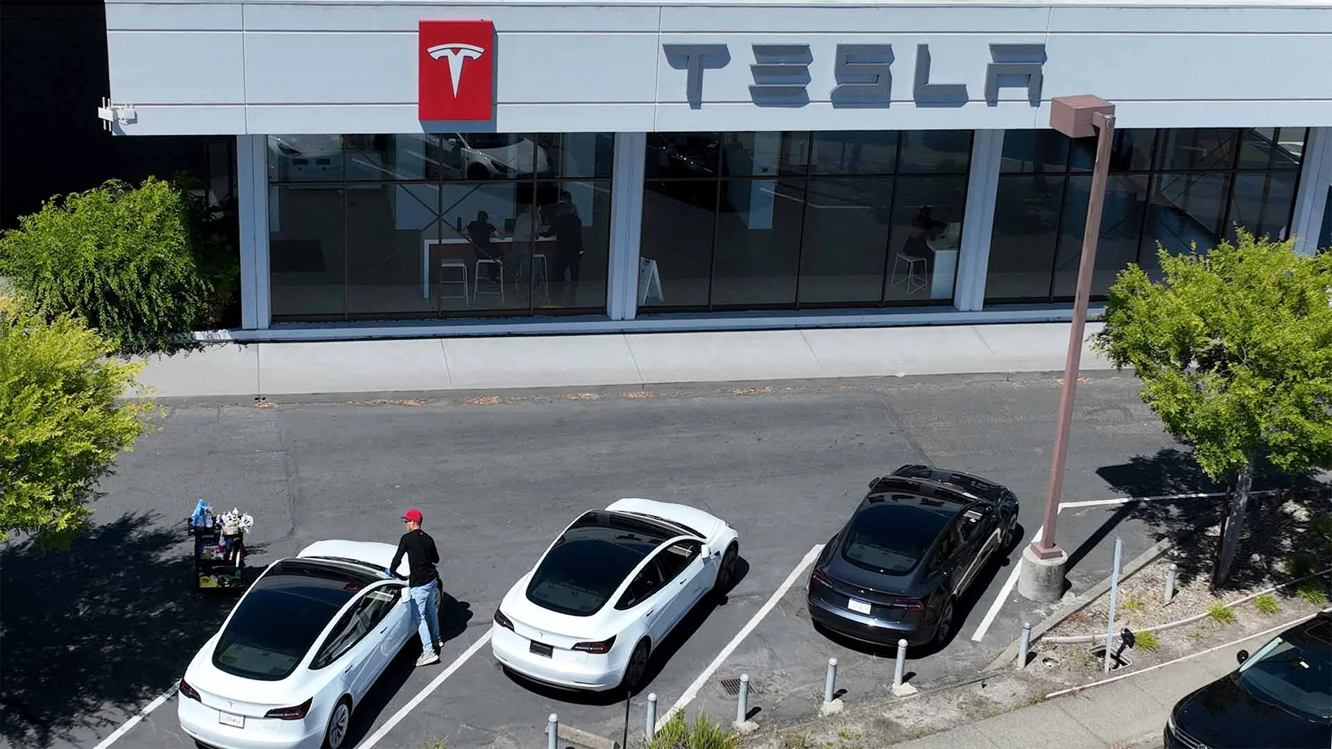 Why Tesla Investigators Could Be Eyeing Securities and Wire Fraud