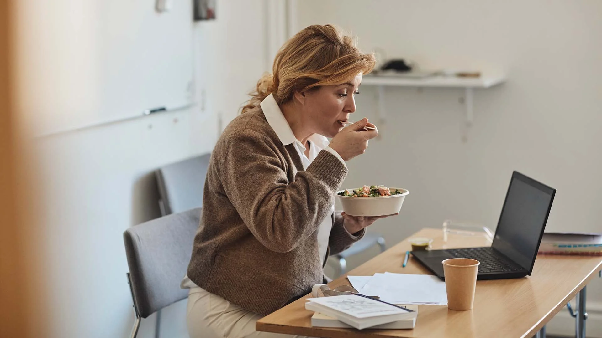 How to Be Happier at Work: Stop Eating Lunch at Your Desk