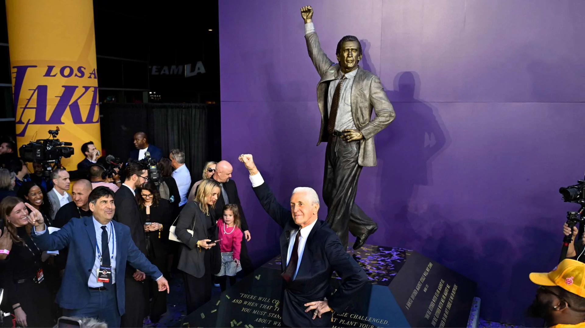 How to Look Like a Leader: Pat Riley's 1 Simple Rule for Success