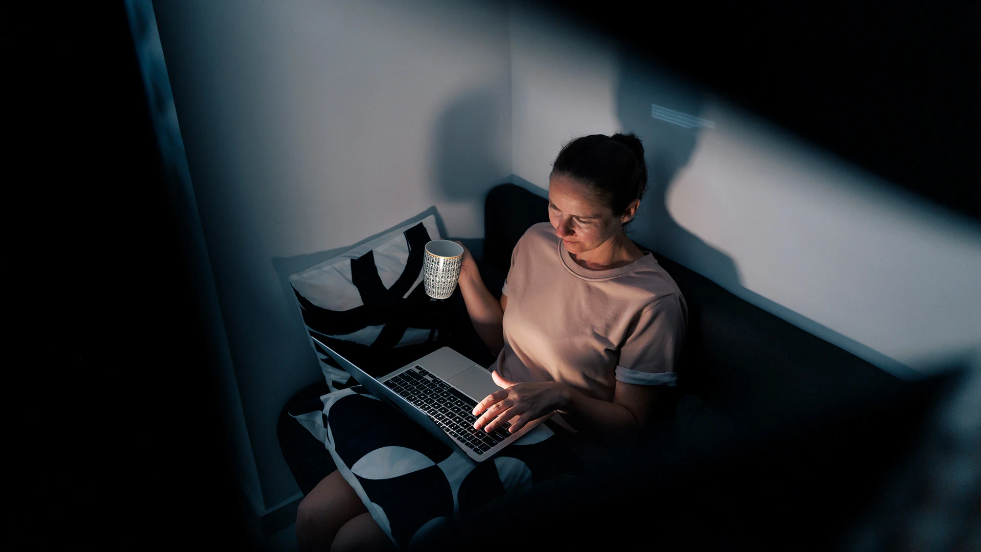 5 Night Shift Side Hustle Businesses You Can Run After 9 P.M.
