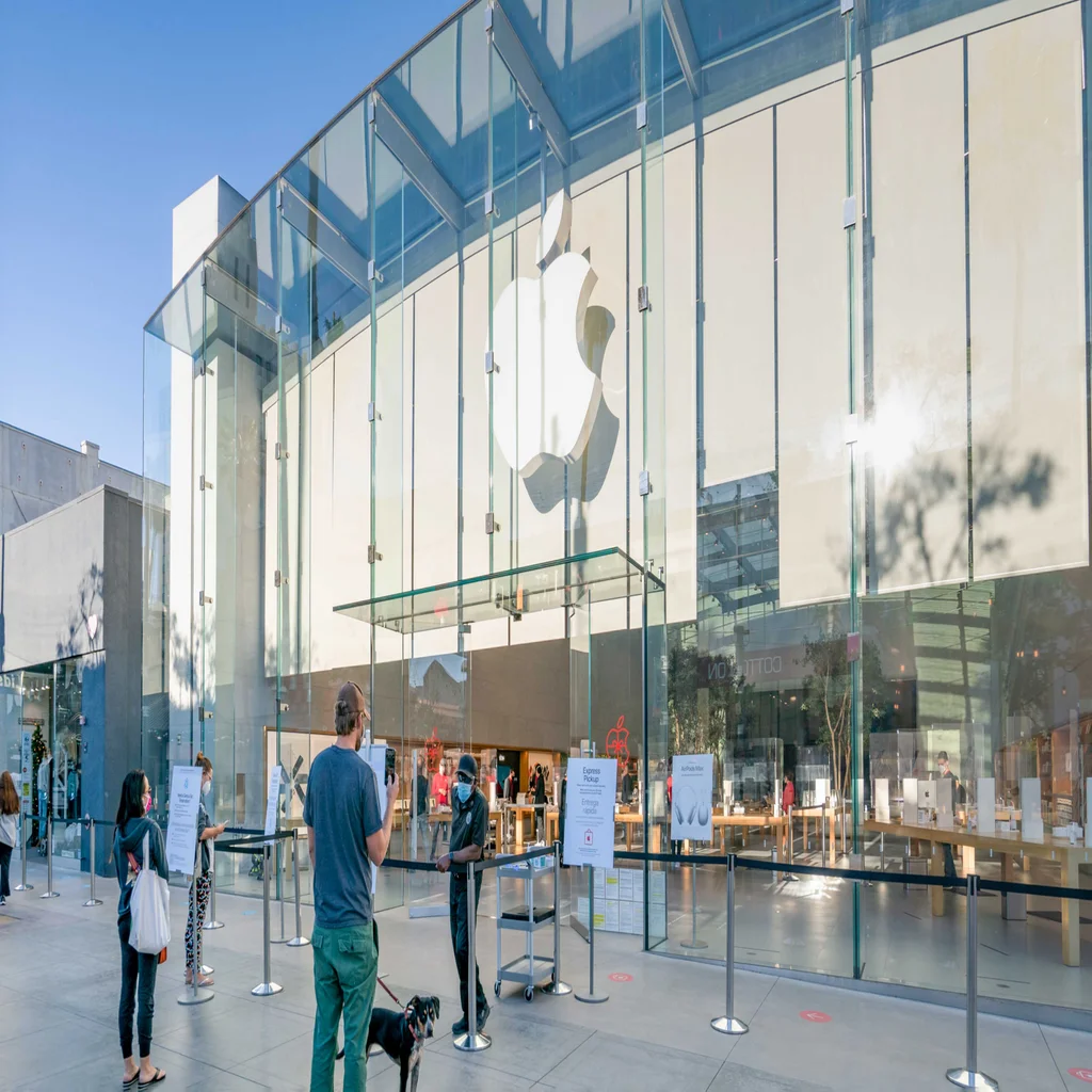 All of Apple's U.S. Stores Have Reopened. Why That's a Very Good Sign ...