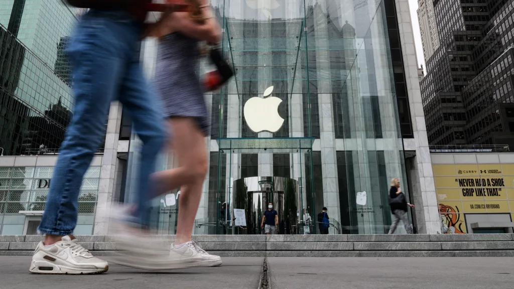 With 17 Words, Steve Jobs Confirmed a Brutal Truth Most People Never ...