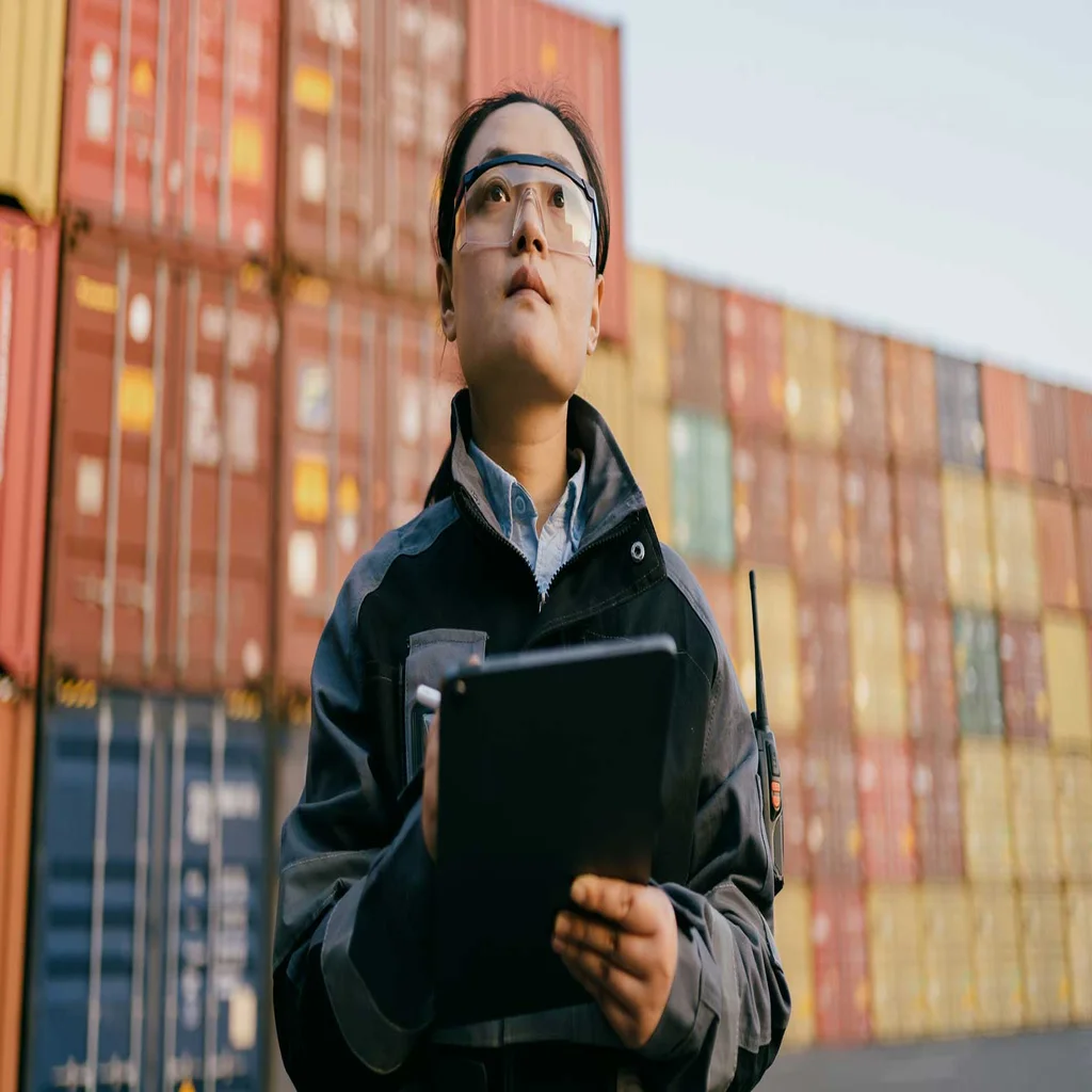 4 Proven Strategies to Simplify International Shipping for SMBs