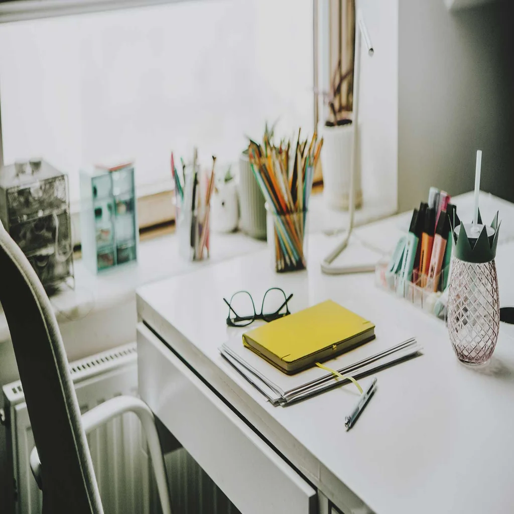 6 Secrets to Organizing Your Desk Like an Expert