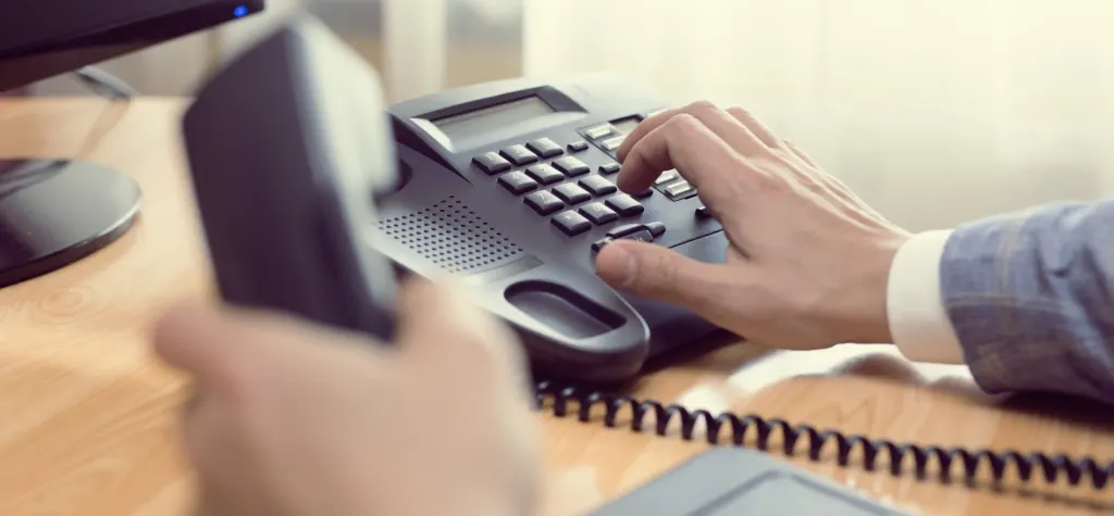 7 Bad Habits That Make Salespeople Look Really Unprofessional