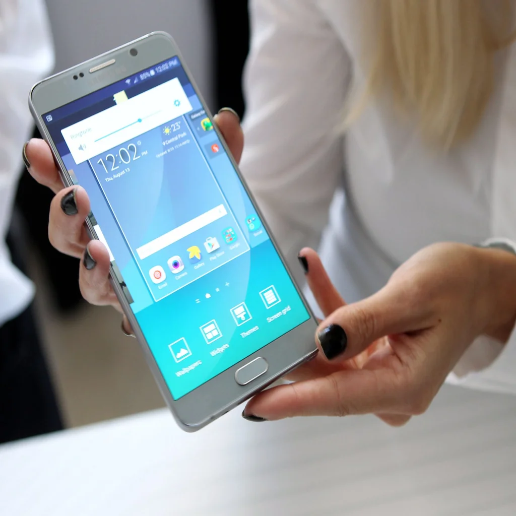 2 Jumbo Phones From Samsung Ahead of Expected New iPhone