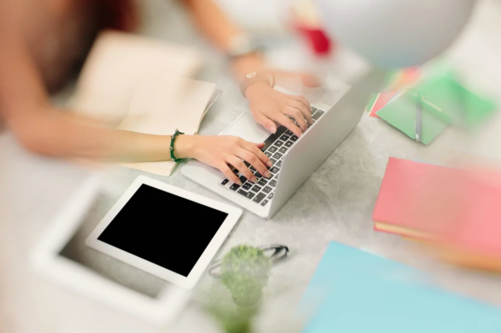 How to Keep Yourself From Getting Distracted While Working Online