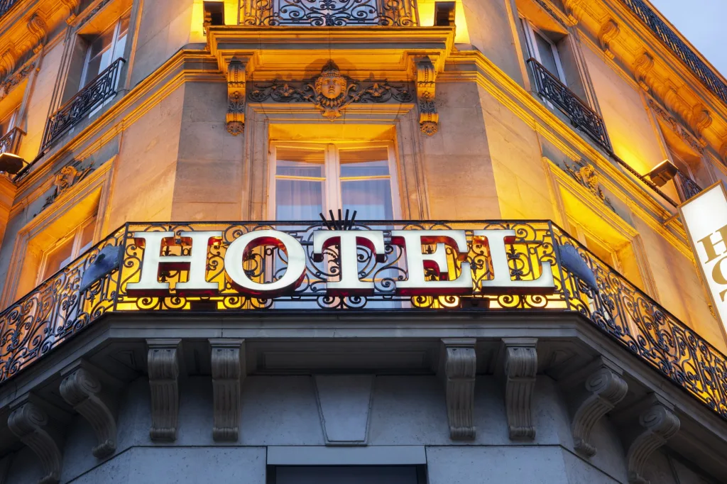 The Worst Room at a 5 Star Hotel Vs. The Best Suite at a 3 Star Hotel ...