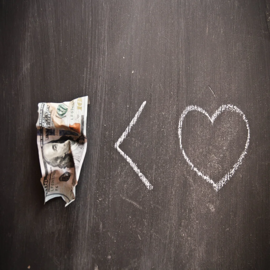 How the Best Salespeople Make Customers 'Fall in Love'
