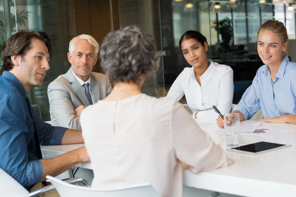 5 Ways to Improve Intergenerational Integration in the Workplace