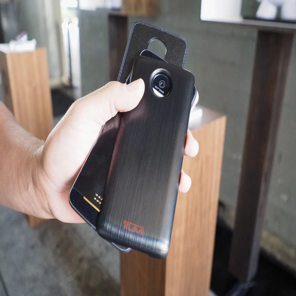 The Modular Phone That Doubles as a Pocket Projector or a Beatbox