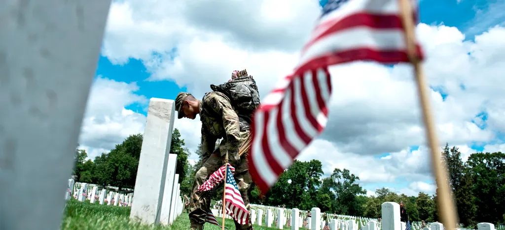 What's the Difference Between Memorial Day and Veterans Day? Here's the ...