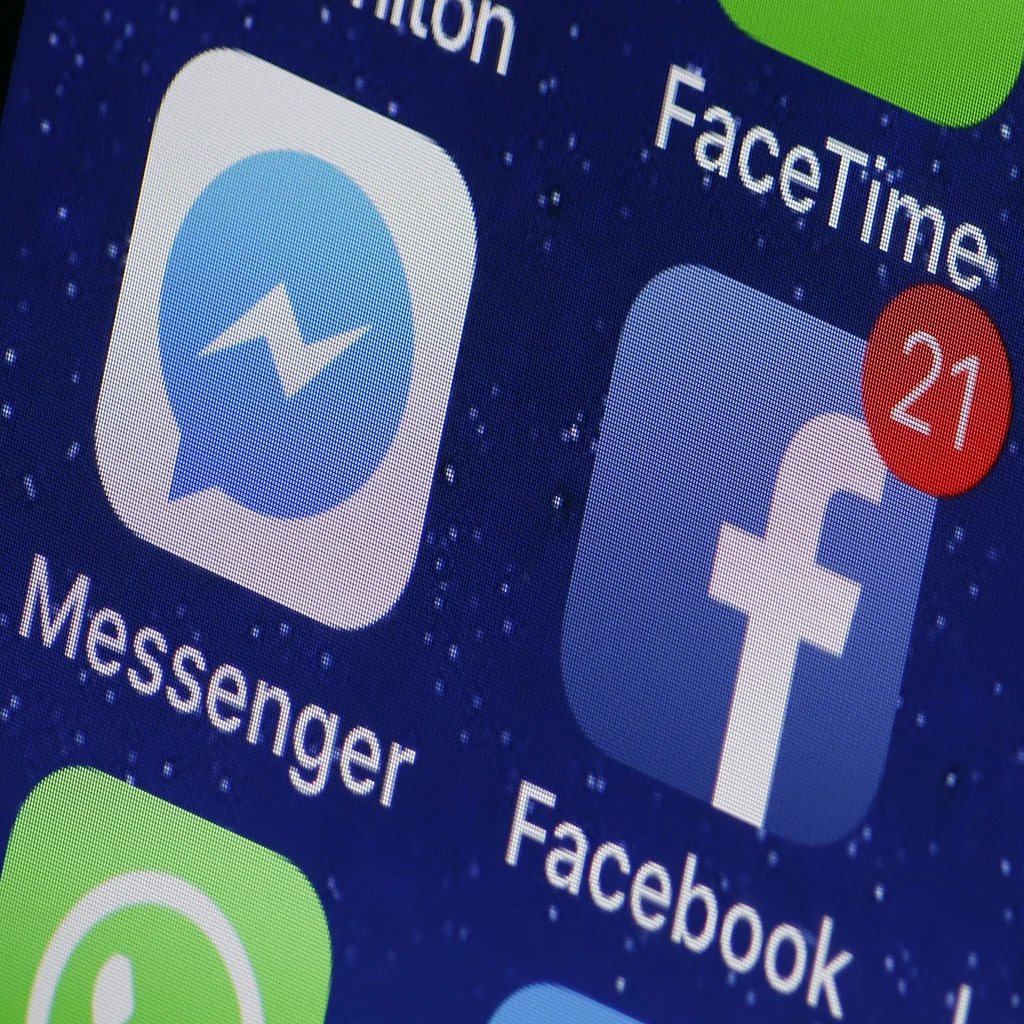 Facebook Just Announced It's Banning 7 of Its Most 'Dangerous' Accounts ...