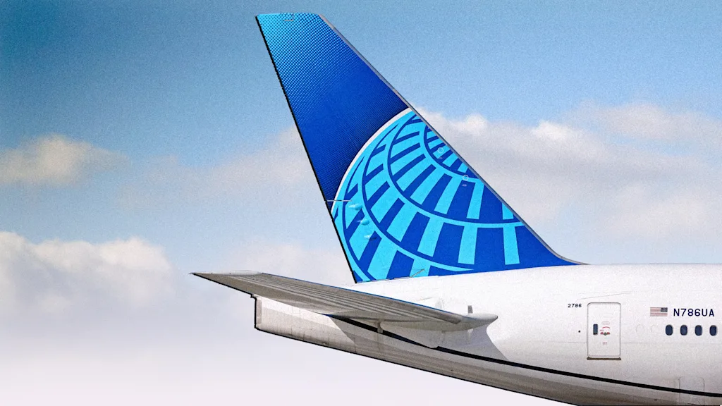 United Airlines Captain Turns Plane Around for Lost Laptop