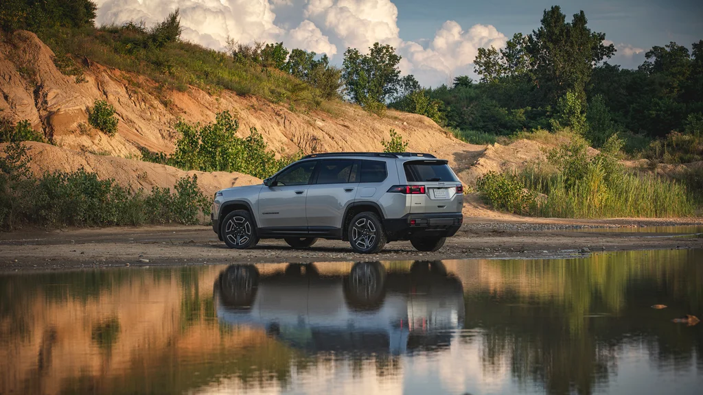 Jeep Made a Crucial Update to Its New Cherokee SUV. It's Not a Moment ...