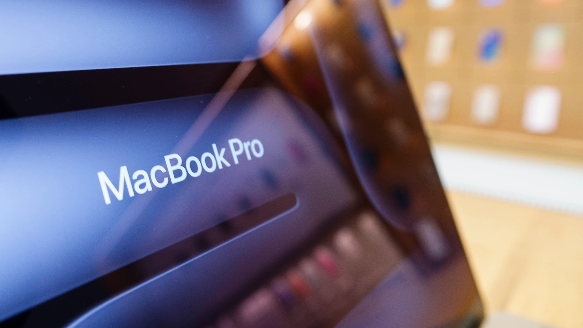 With the M5 MacBook Pro, Apple Is Giving the EU Exactly What It Wants ...