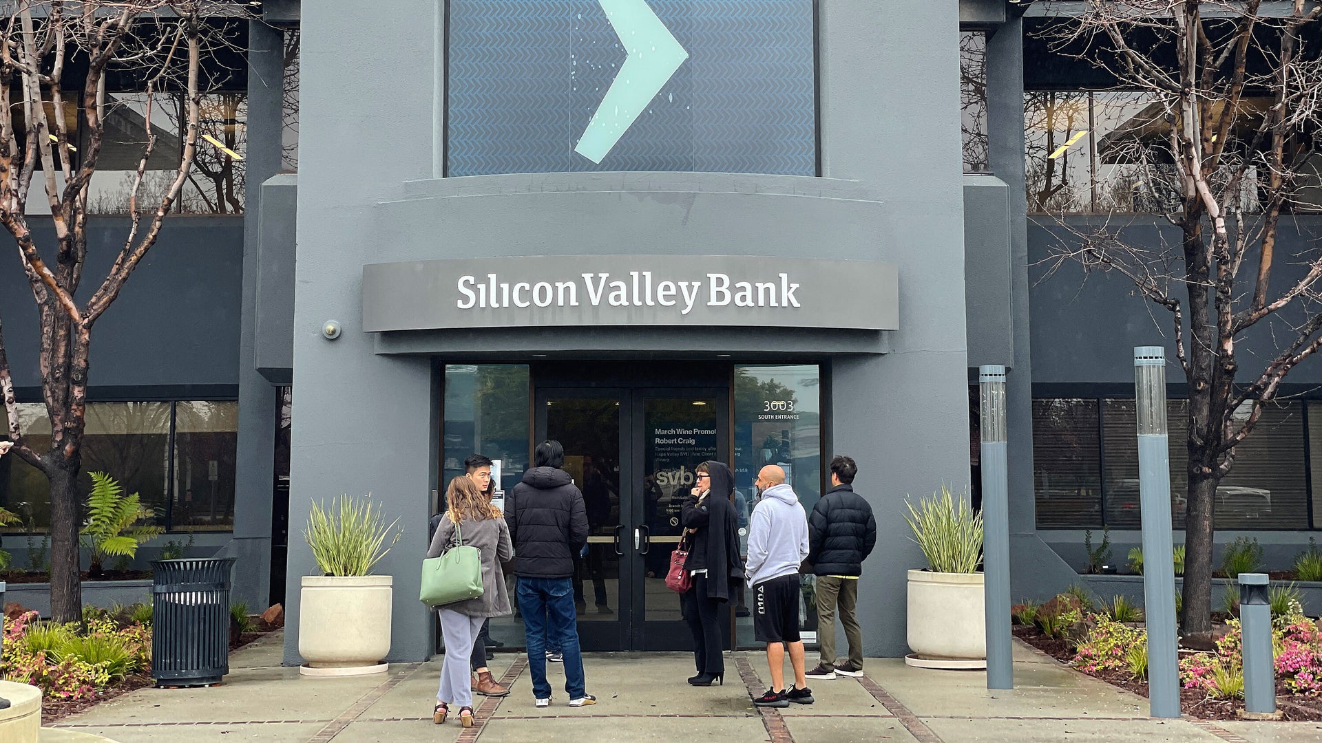 Major Bank for Venture-Backed Founders Seized After Customers Pull Cash ...